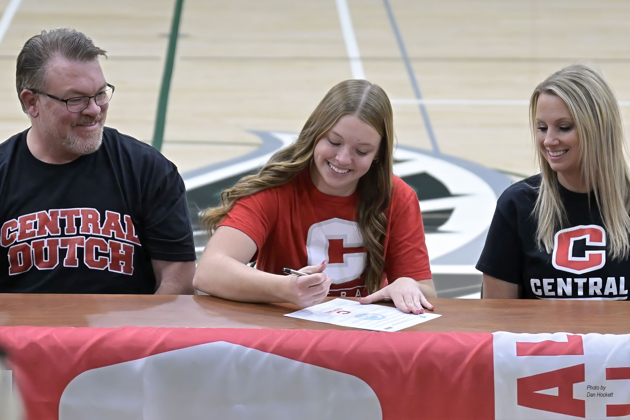 College Softball: Maddie Thomas commits to Central College – West ...